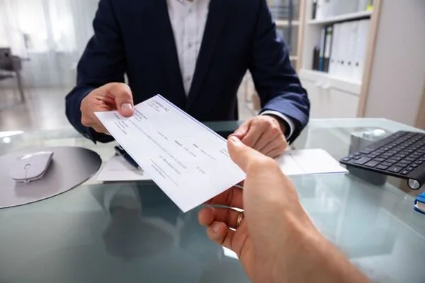 ¿Cómo Funciona El Cambio De Cheques Con Cheque Certificado?